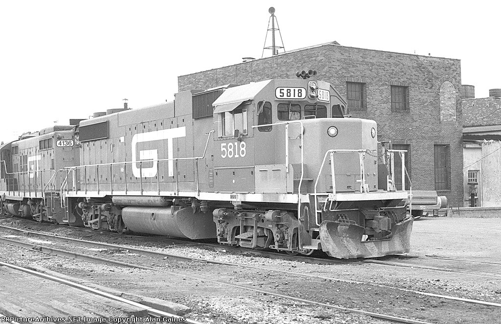 GTW GP-38-2 5818